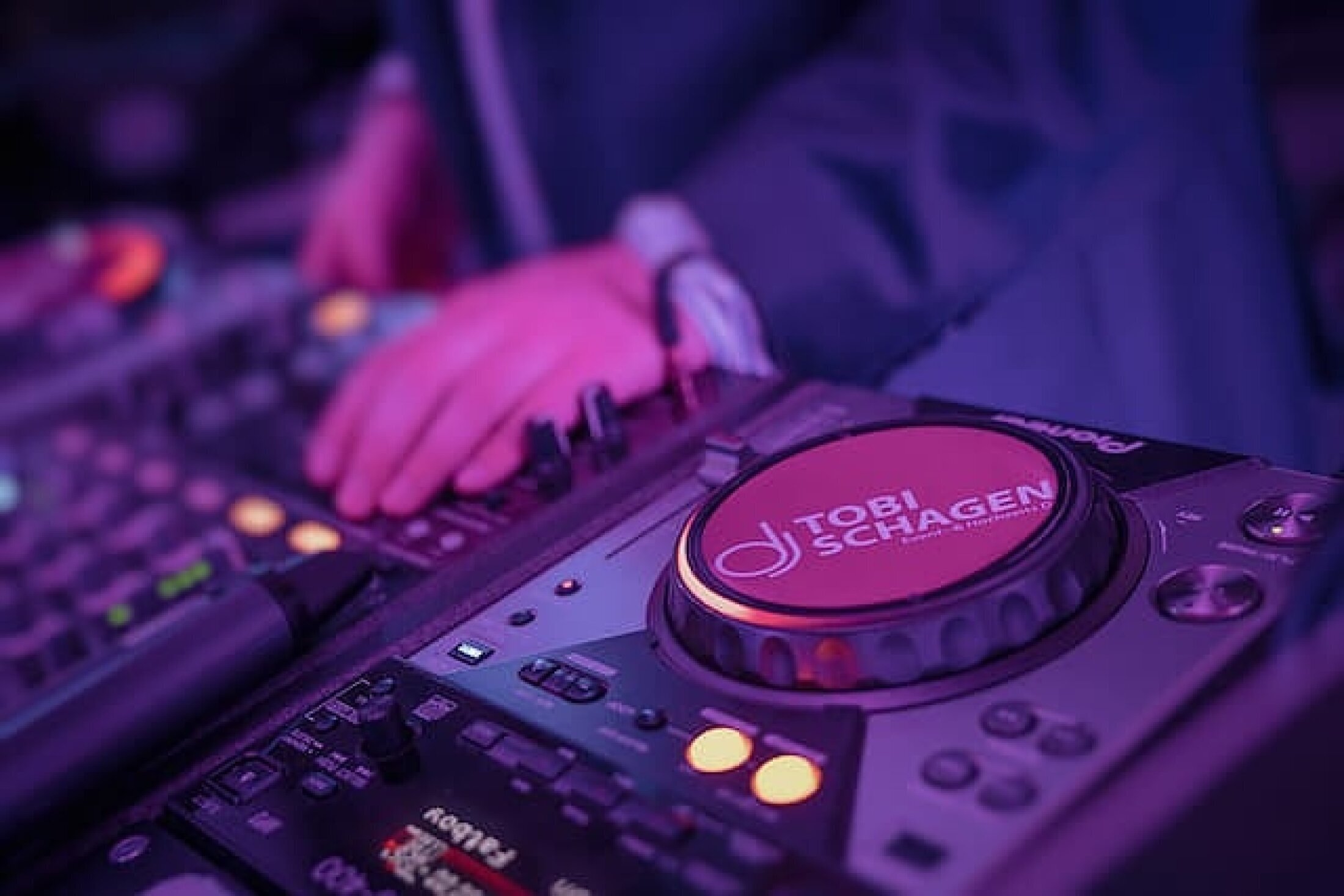 Heiraten mit Stil: mit DJ Tobi Schagen zur Traumhochzeit ️