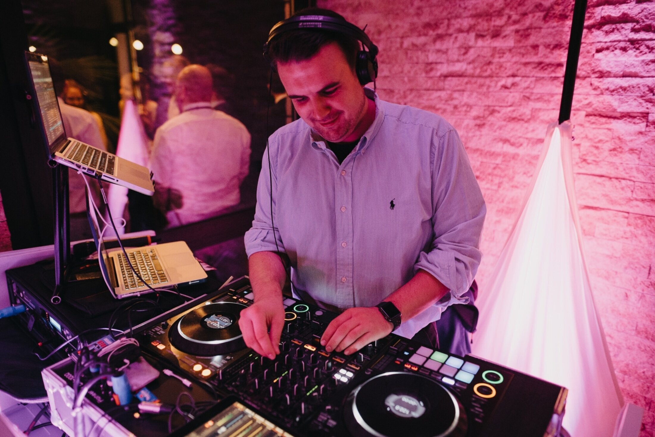 DJ Essen - DJ Tobi Schagen für Hochzeit und Event